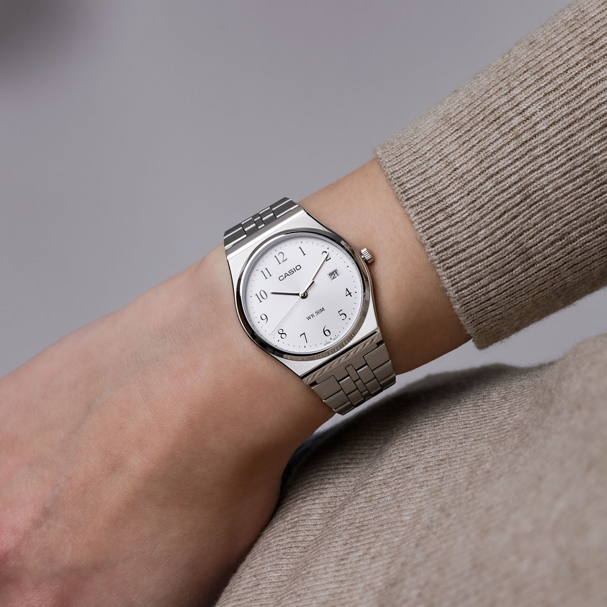 Casio Standard white MTP-B145D-7BVEF - klockmagasinet.com