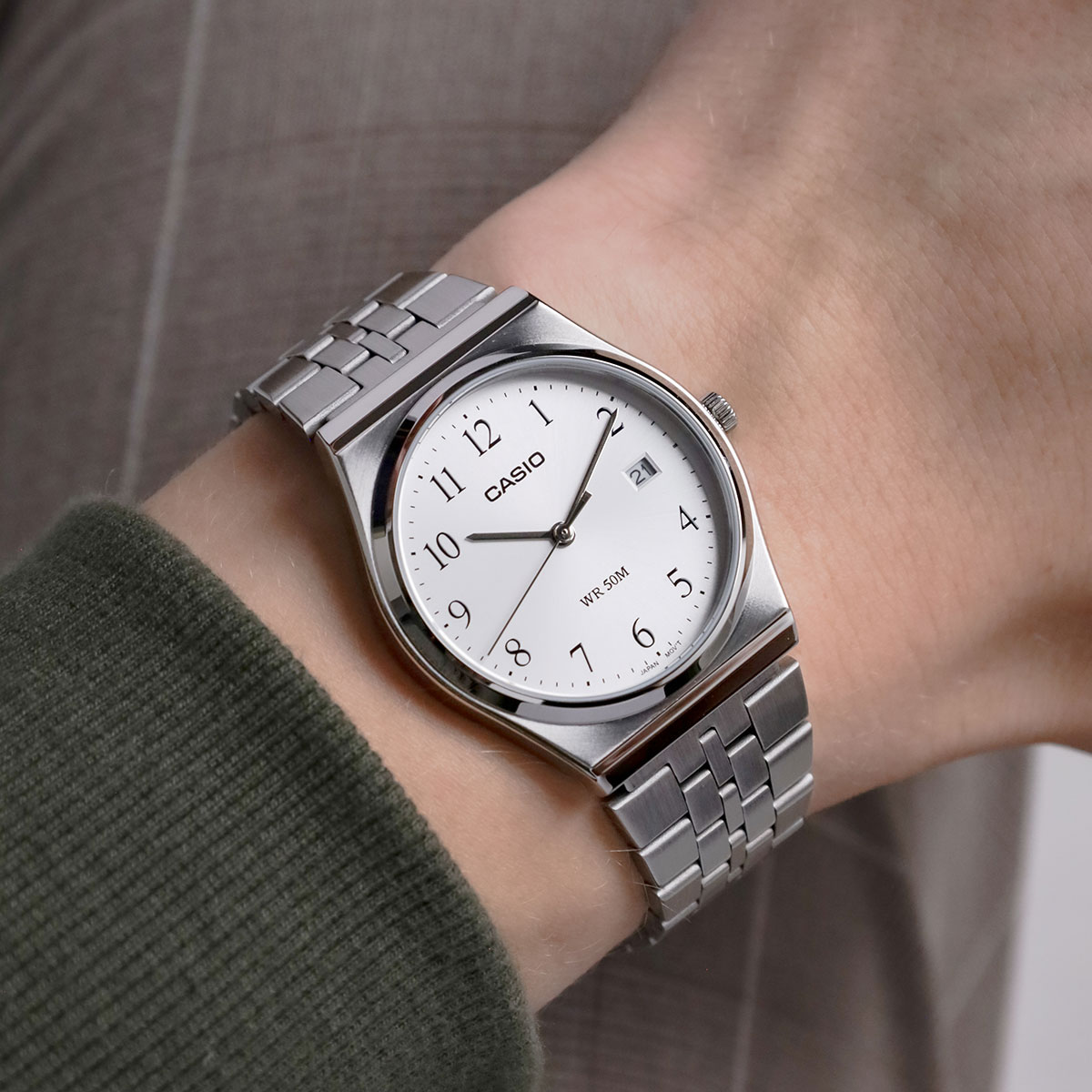 Casio Standard white MTP-B145D-7BVEF - klockmagasinet.com